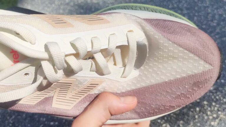 【NB】FuelCell Rebel v5 レビュー│軽量性に加えてクッションの高さも特徴に！ – Unattached Runner